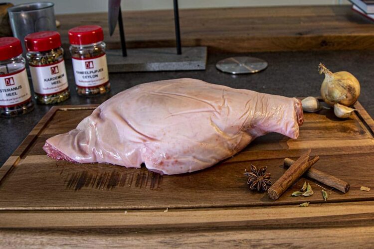 Crunchy Speenvarken Ham, met Peer Rode Wijnsaus - Kerst BBQ Recept ...